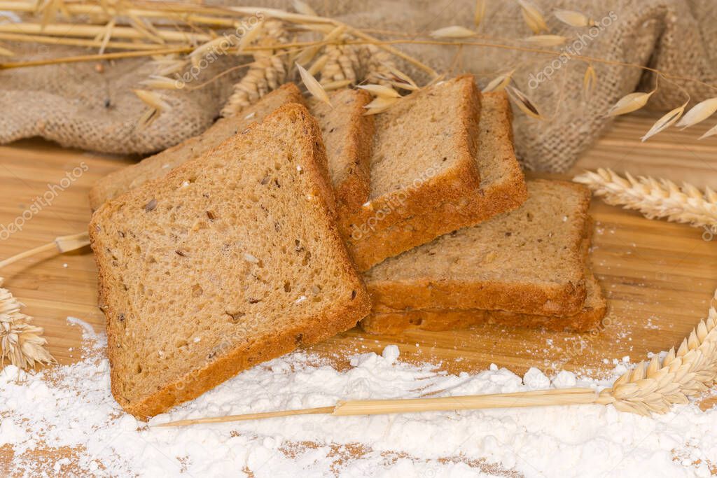 Pan integral de grano entero tostado en rodajas sin tostar para brindar ...