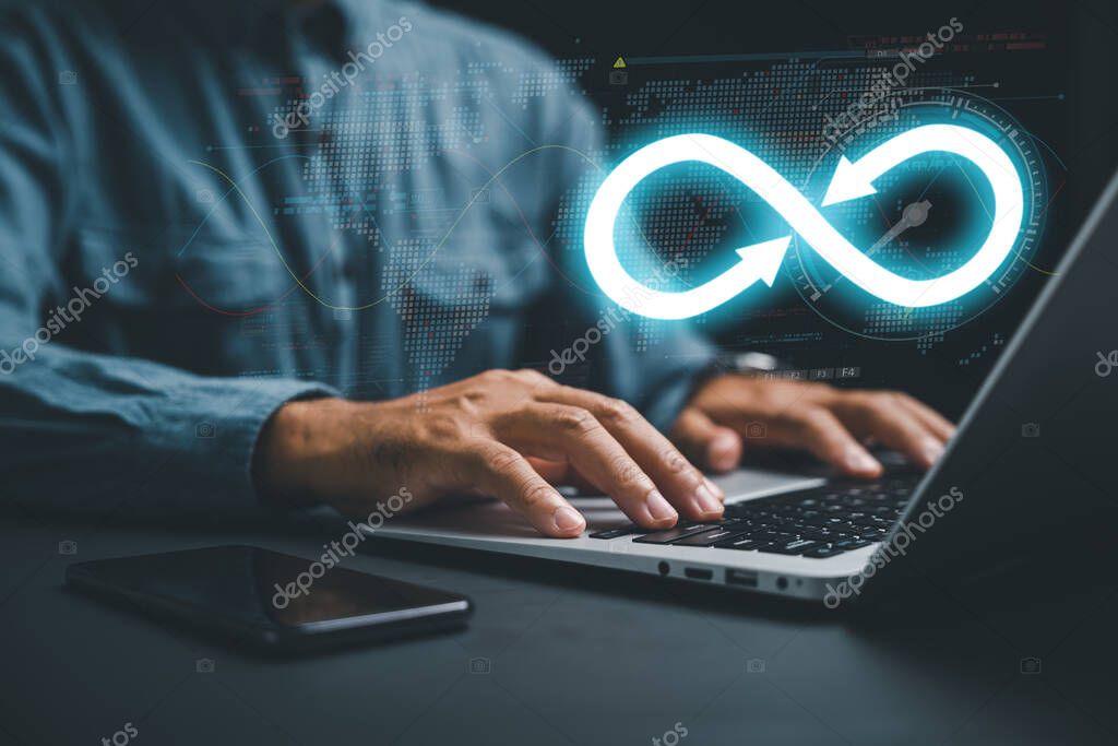 Ingeniero de DevOps en un entorno ágil. icono de infinito en la ...