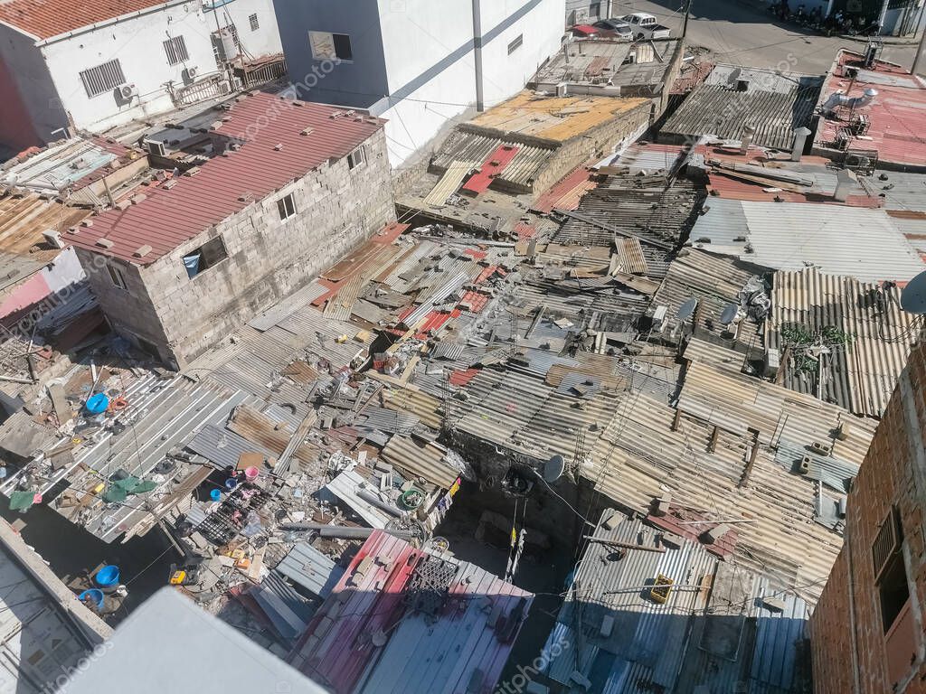 Luanda Angola 11 06 2022: Vista aérea de un barrio pobre en la zona ...