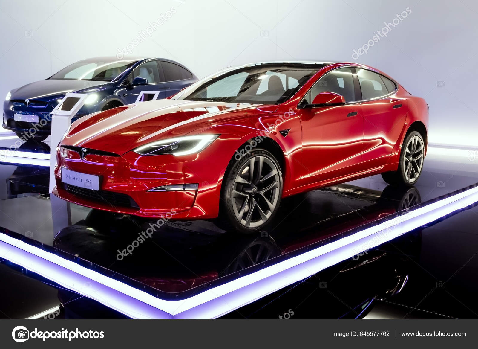 Coche Eléctrico Tesla Model Salón Europeo Del Automóvil Autosalón ...