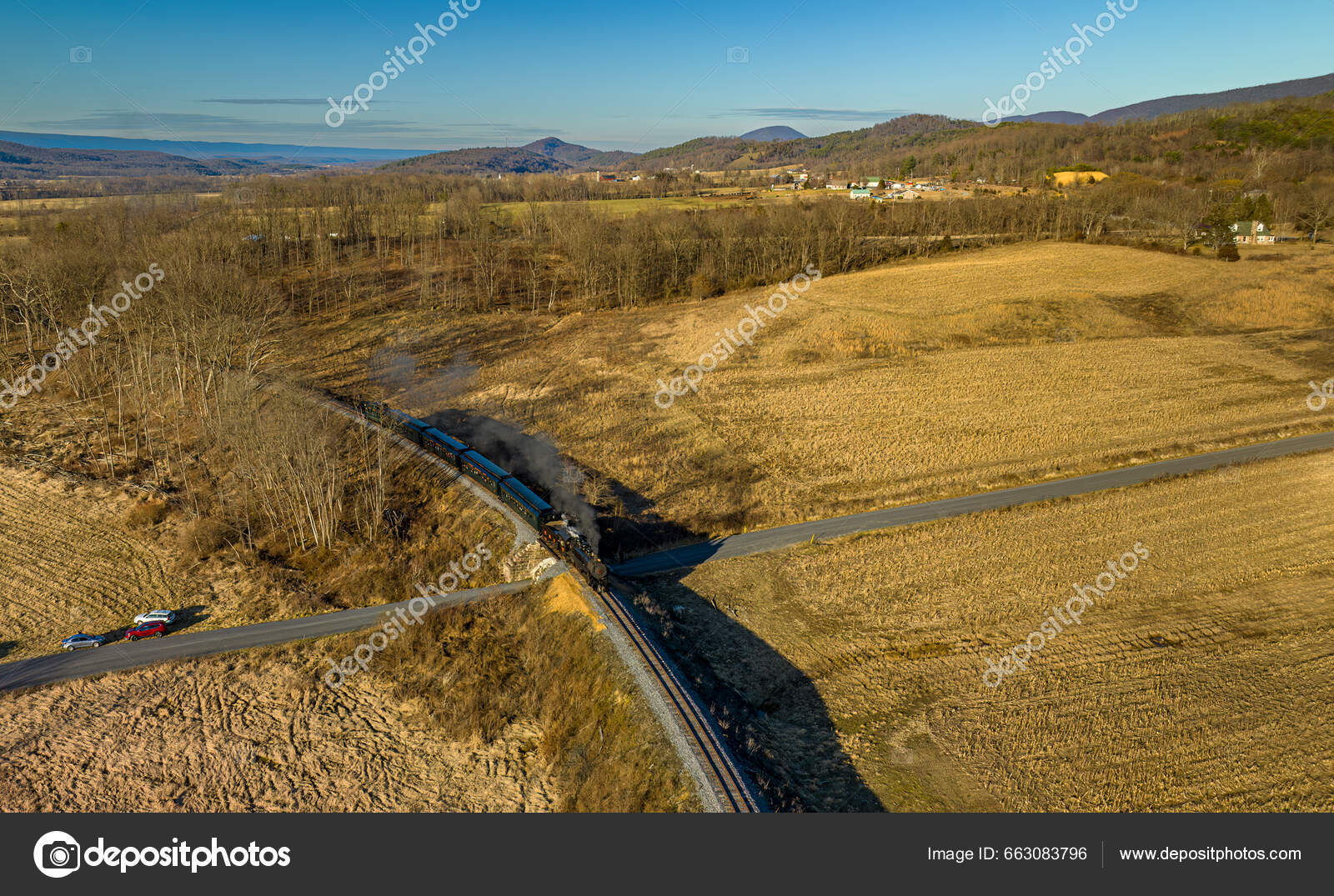 듯이뜨거운 겨울날에 연기와 기관차를 공중에서 — 스톡 사진 © actionphoto50 #663083796