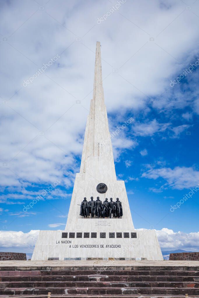Obelisco conmemorativo que representa la Batalla de Ayacucho en la ...