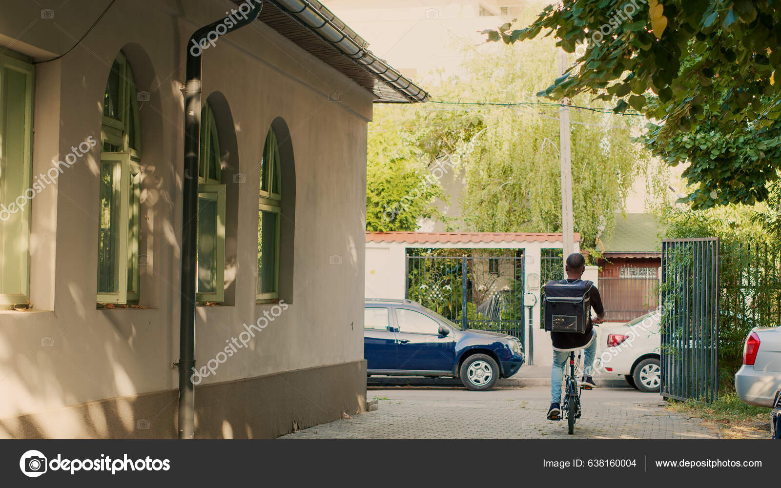 Delivery Service Worker Thermal Backpack Riding Bicycle Delivering ...