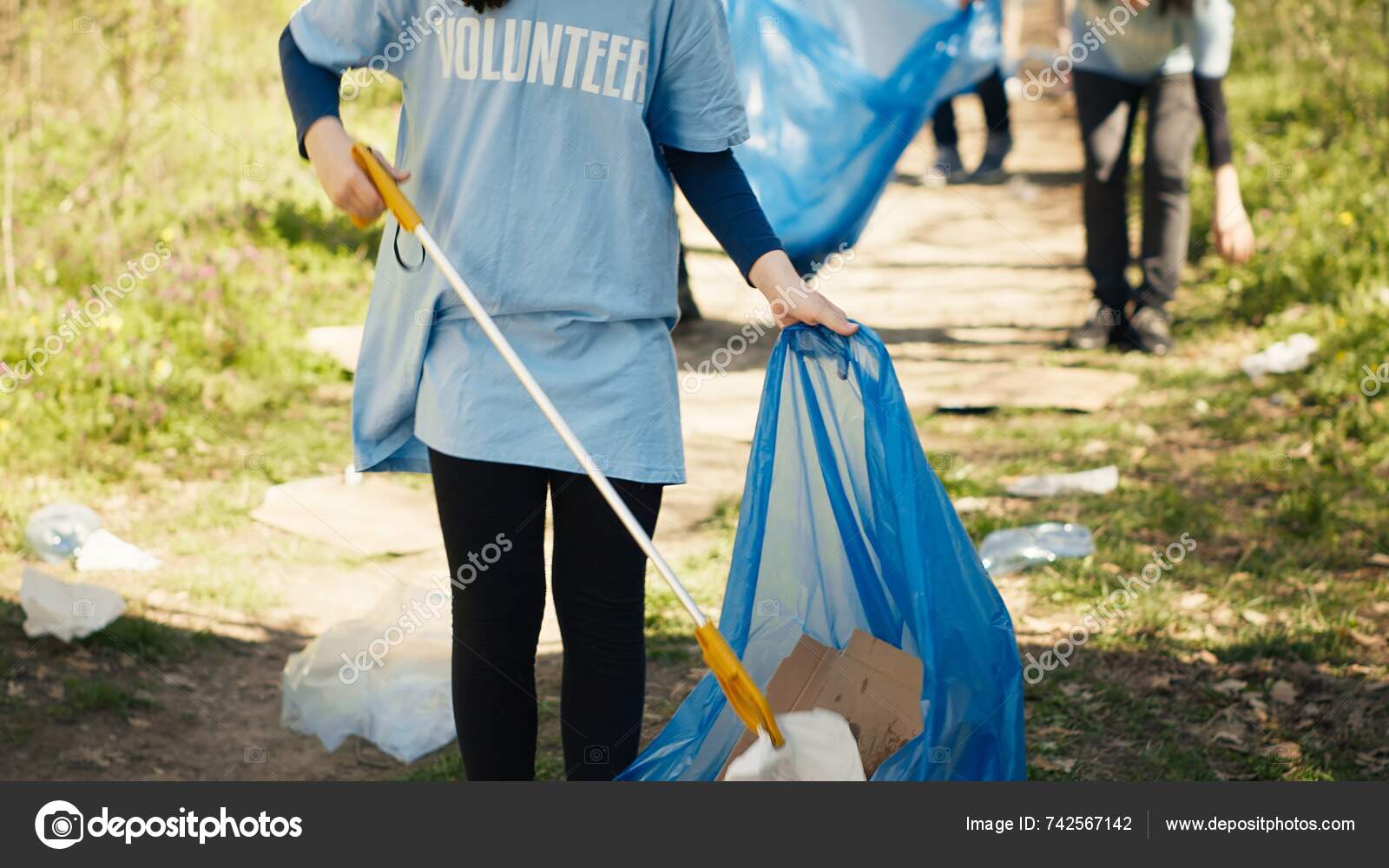 Young Child Using Tongs Tool Grab Pick Trash Woods Collecting — Stock ...