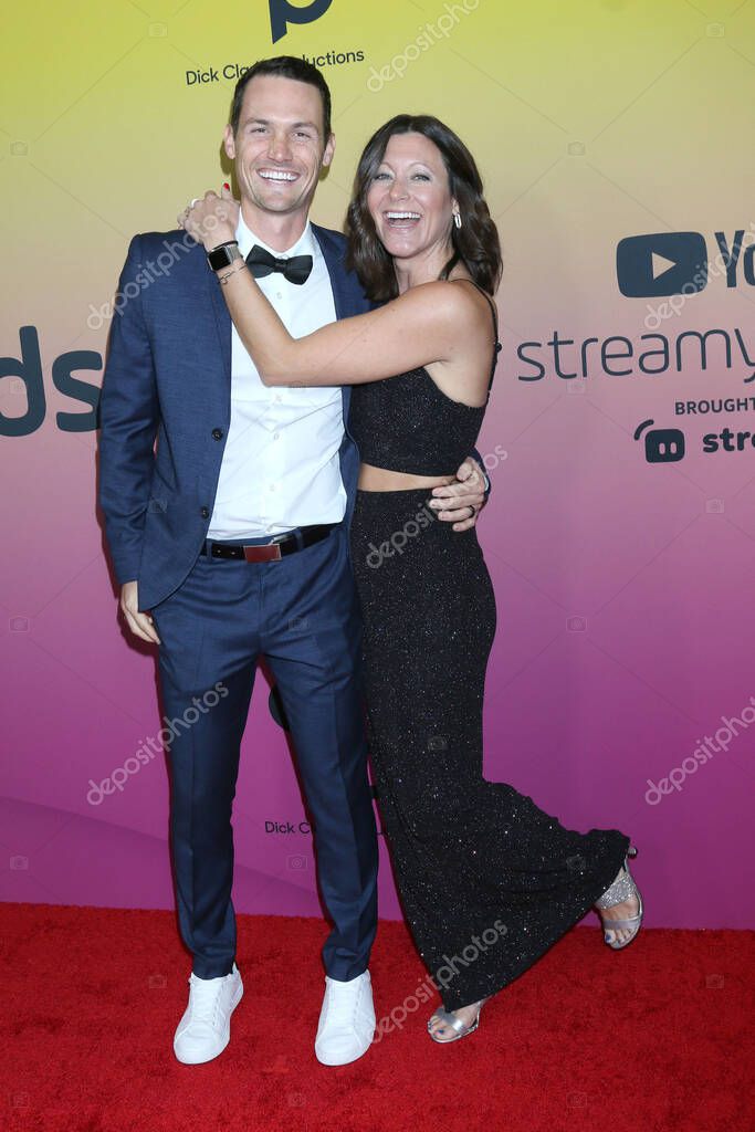 LOS ÁNGELES - DIC 4: Nate Buchanan, Kara Buchanan en los Premios ...