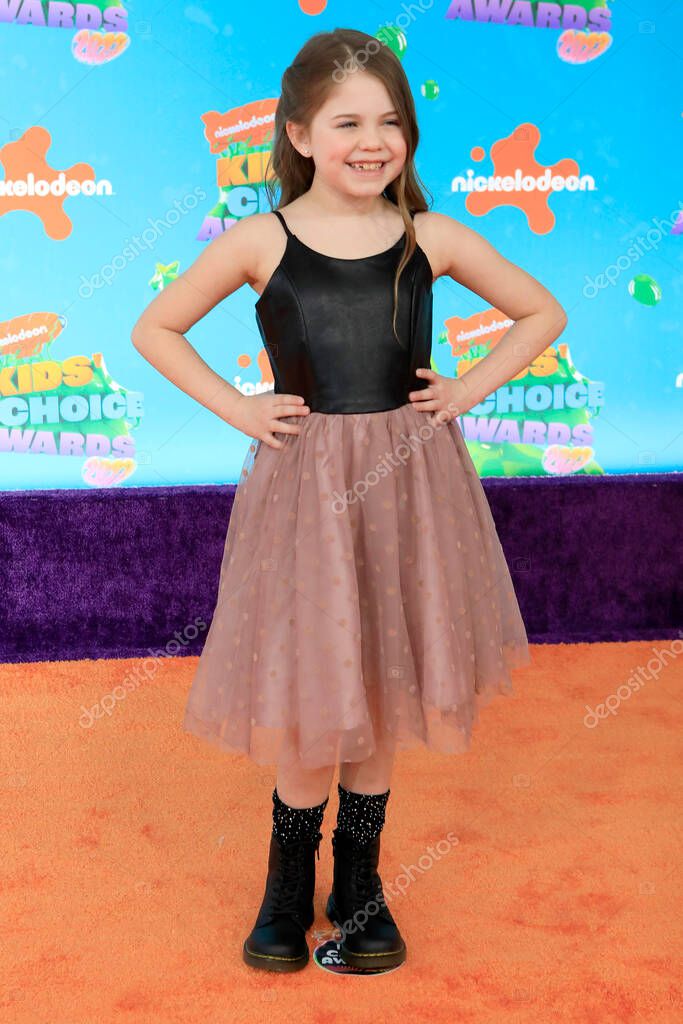 LOS ÁNGELES - MAR 4: Pyper Braun en los Kids Choice Awards 2023 en el ...