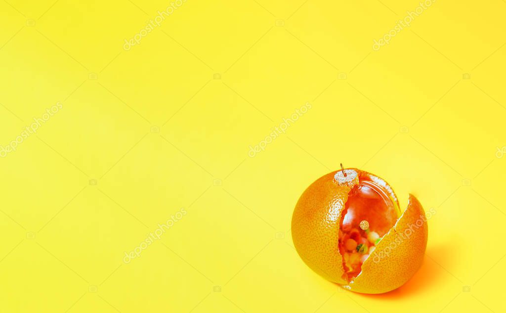 Milagro familiar, una decoración transparente del árbol de Navidad está ...