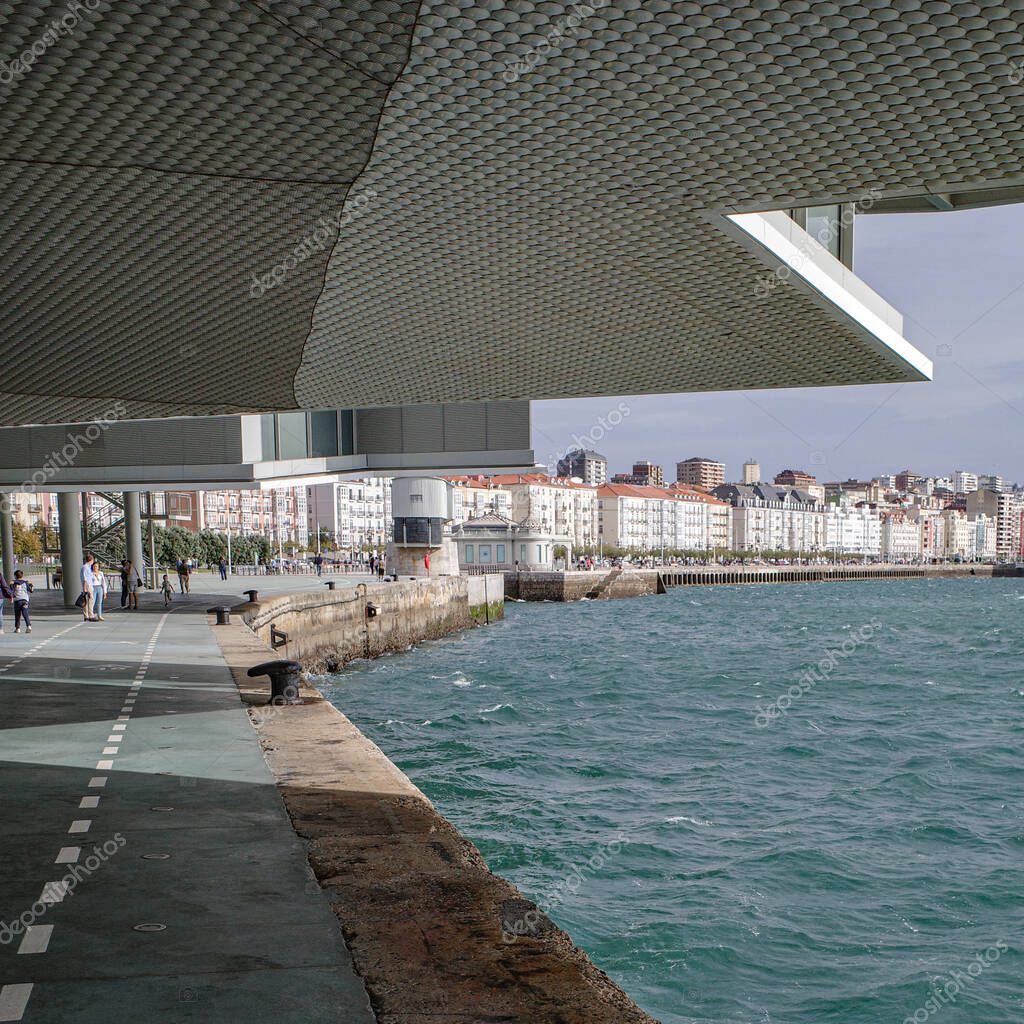 Santander, España - 31 octubre, 2022: Vistas del puerto de Santander y ...