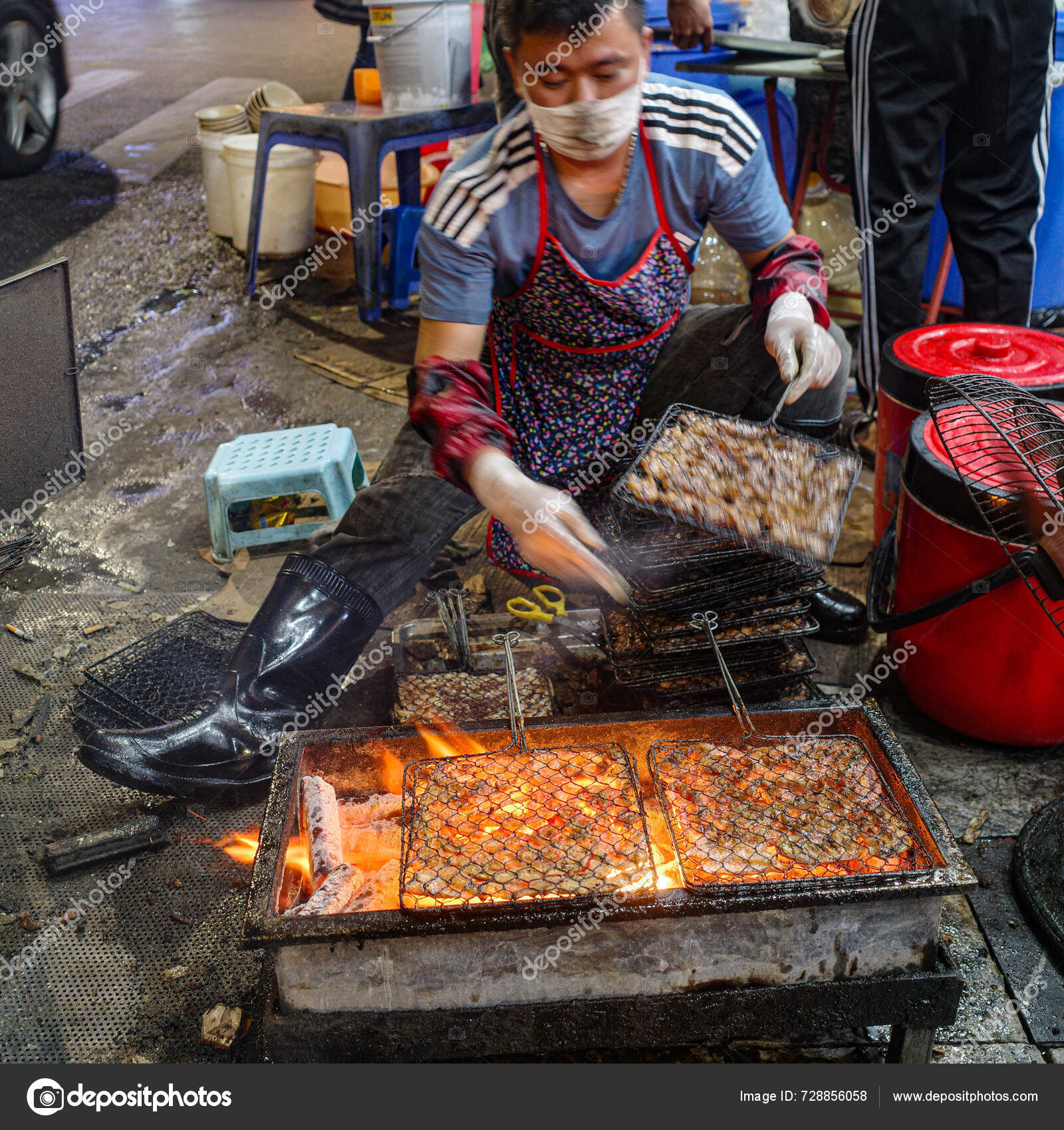 Hanoi Vietnam Feb 2024 Man Barbecues Meat Forbun Cha Traditional ...