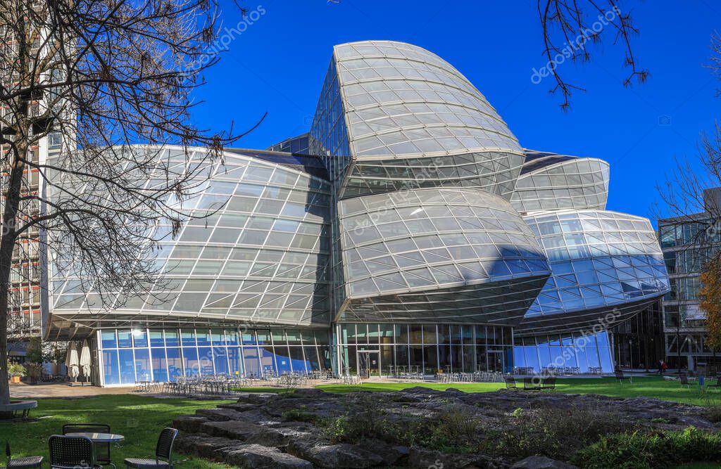 Basilea, Suiza - 25 de octubre de 2022: Edificio Gehry de Novartis Pharma AG. Fue diseñado por ...