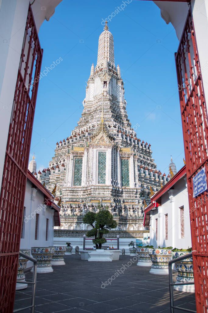 Impressive architectural details of Wat Arun (The Temple of Dawn) in ...