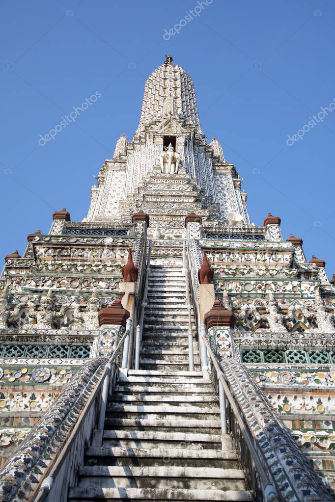 Impressive architectural details of Wat Arun (The Temple of Dawn) in ...