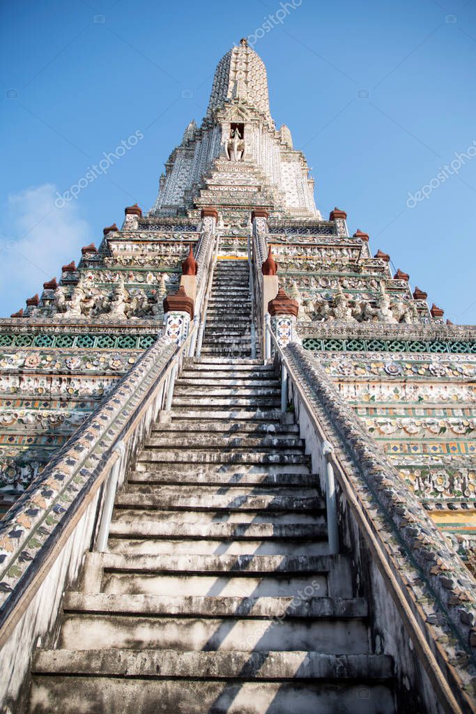 Impressive architectural details of Wat Arun (The Temple of Dawn) in ...