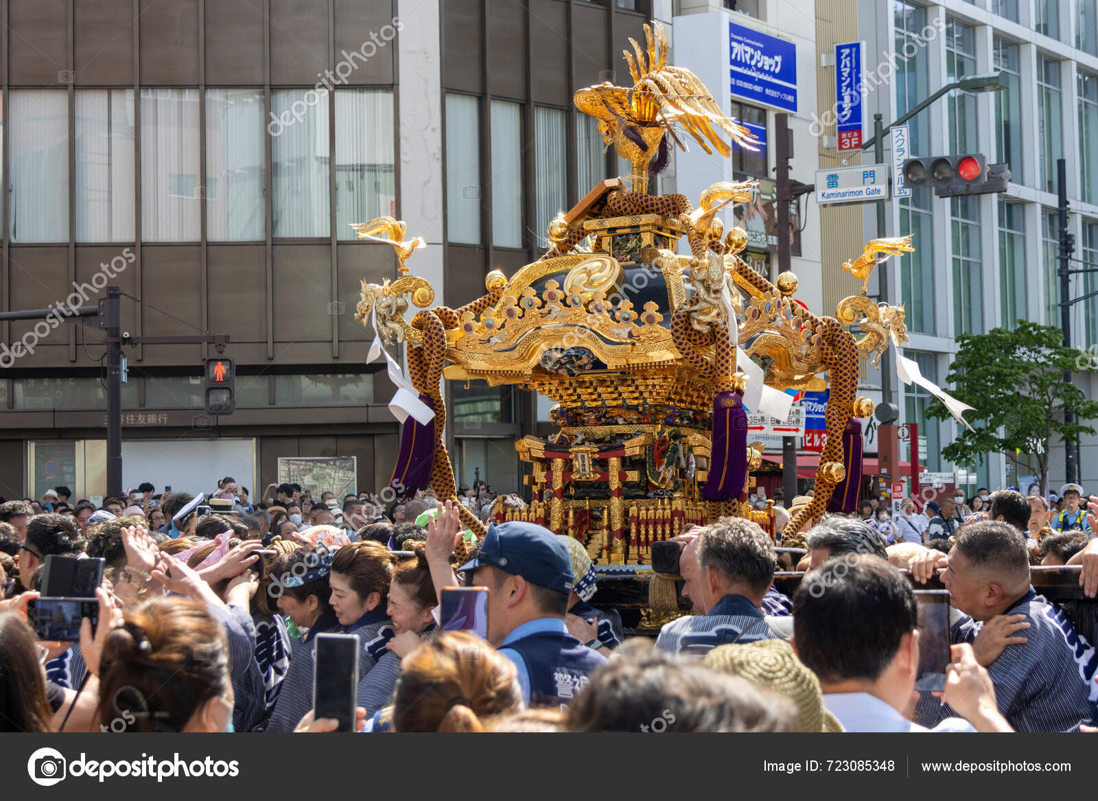 Tokió Japán 2024 Május Hordozható Szentélyt Mikoshi Cipelő Emberek ...