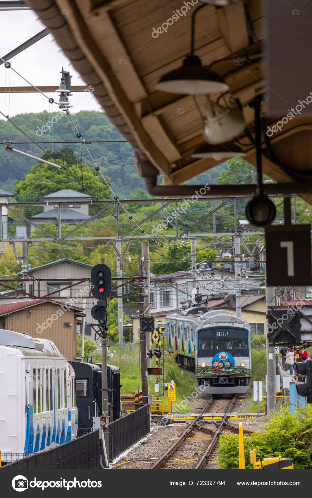 Shimoyoshida Japan May 2024 Fujikyu Line Train Approaching Platform ...