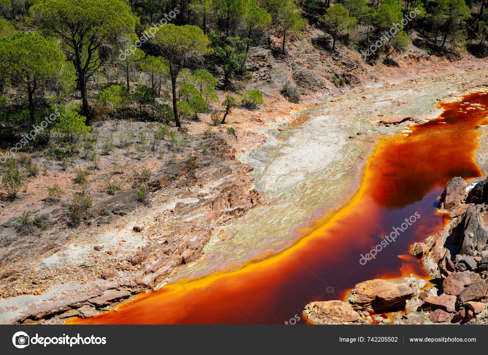 Rio Tinto River Iron Mines Red Tinted River Copper Iron — Stock Photo ...
