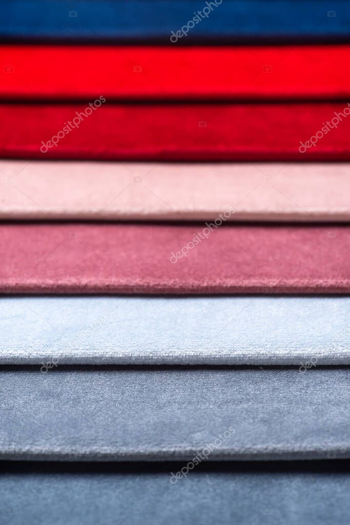 Brillante colección de muestras textiles de colores. Muestras de tela ...