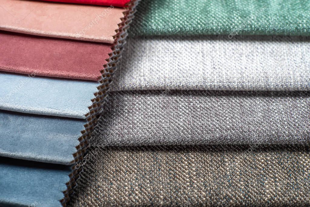 Brillante colección de muestras textiles de colores. Muestras de tela ...