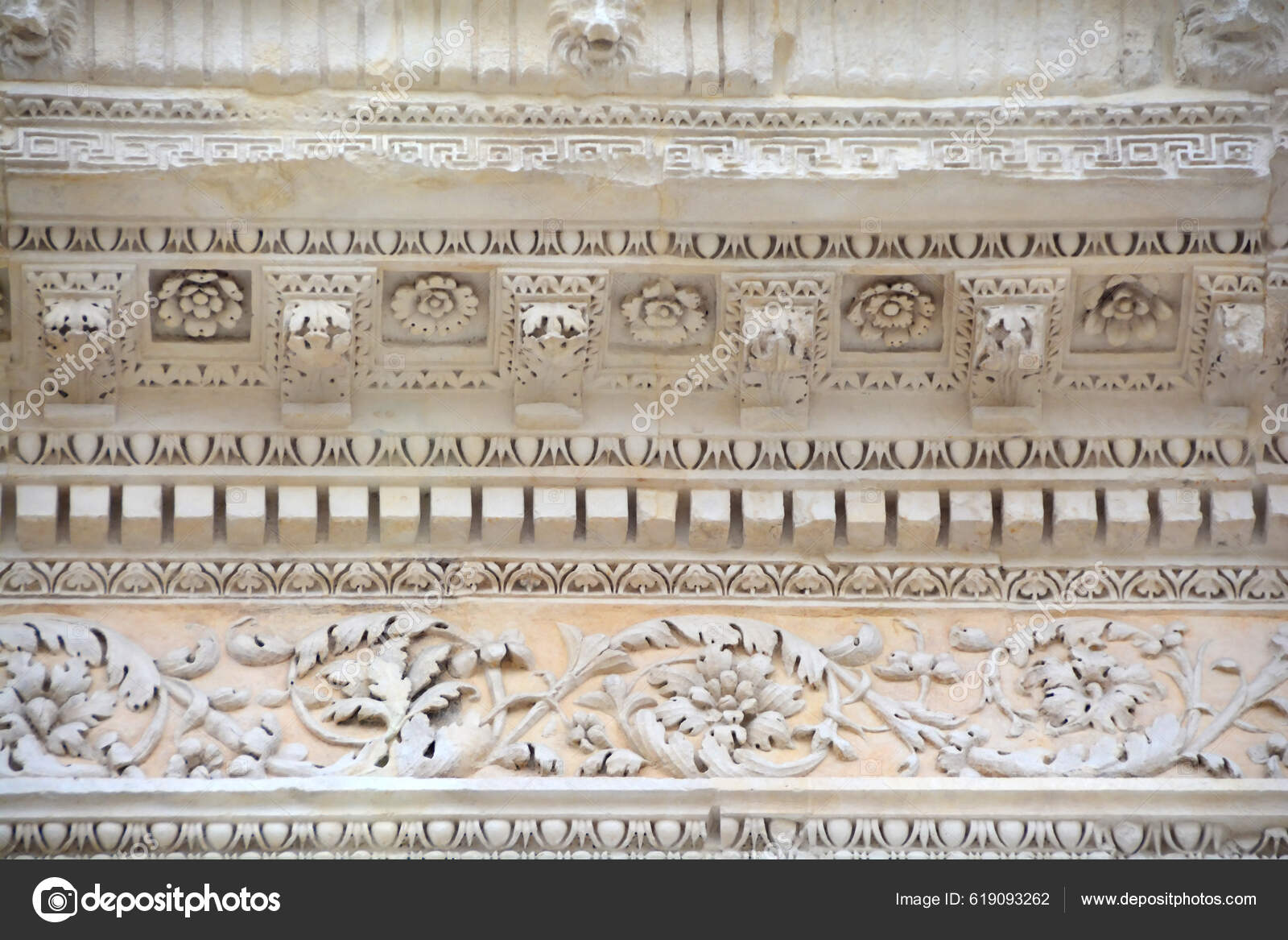 Architrave Ancient Roman Temple Egg Dart Acanthus Ornamentation — Stock ...
