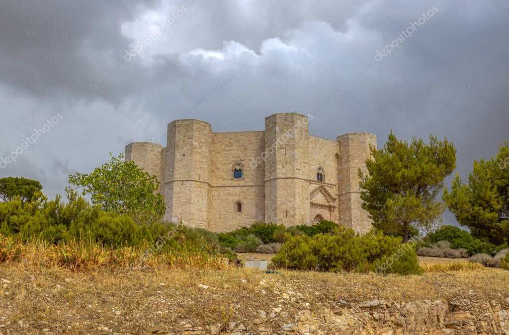 ANDRIA, ITALIA, 8 DE JULIO DE 2022 - Vista de Castel del Monte ...