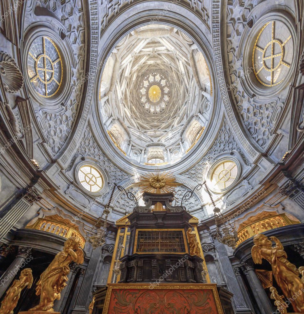 TORINO (TURÍN). ITALIA, 25 DE MARZO DE 2023 - El interior de la Capilla ...