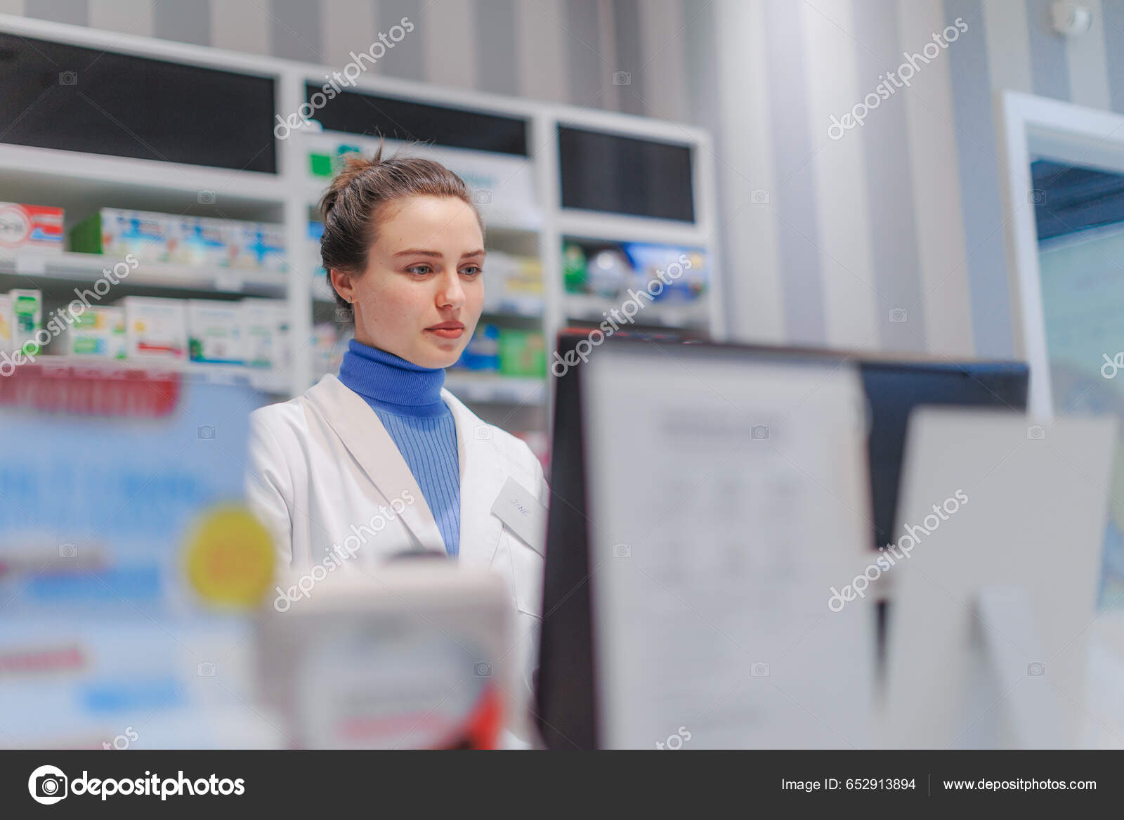 Portrait Young Pharmacist Selling Medication — Stock Photo © halfpoint ...