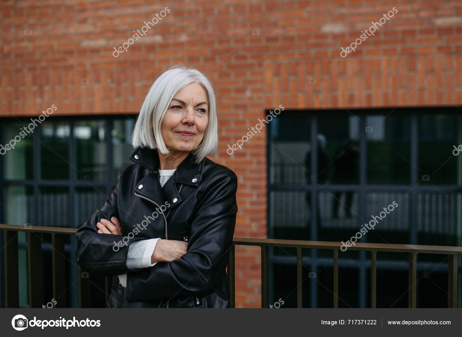 Portrait Stylish Mature Woman Gray Hair City Street Outdoor Older