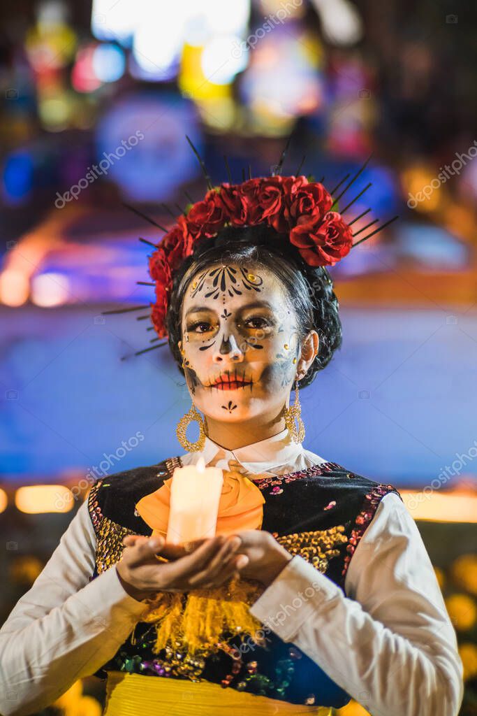 Mujer mexicana vestida y caracterizada como una catrina para la ...