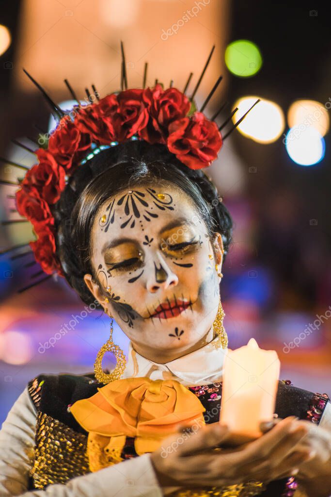 Mujer mexicana vestida y caracterizada como una catrina para la ...