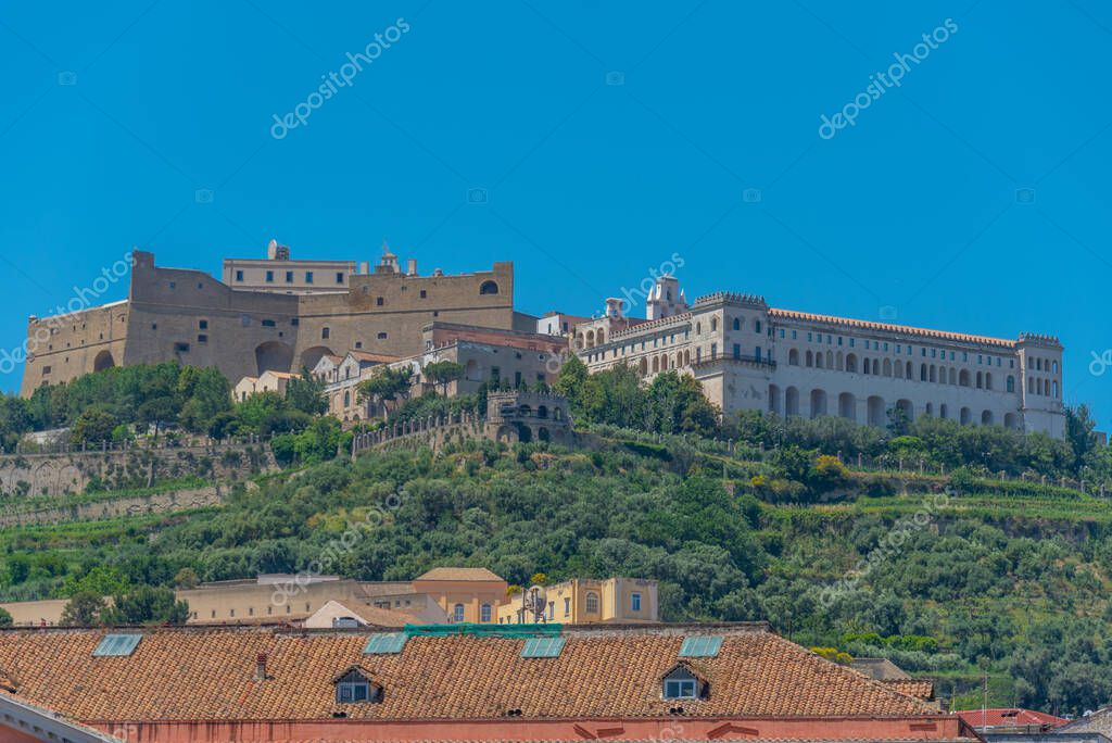 Castel Sant 'Elmo con vistas a la ciudad italiana Nápoles. 2023