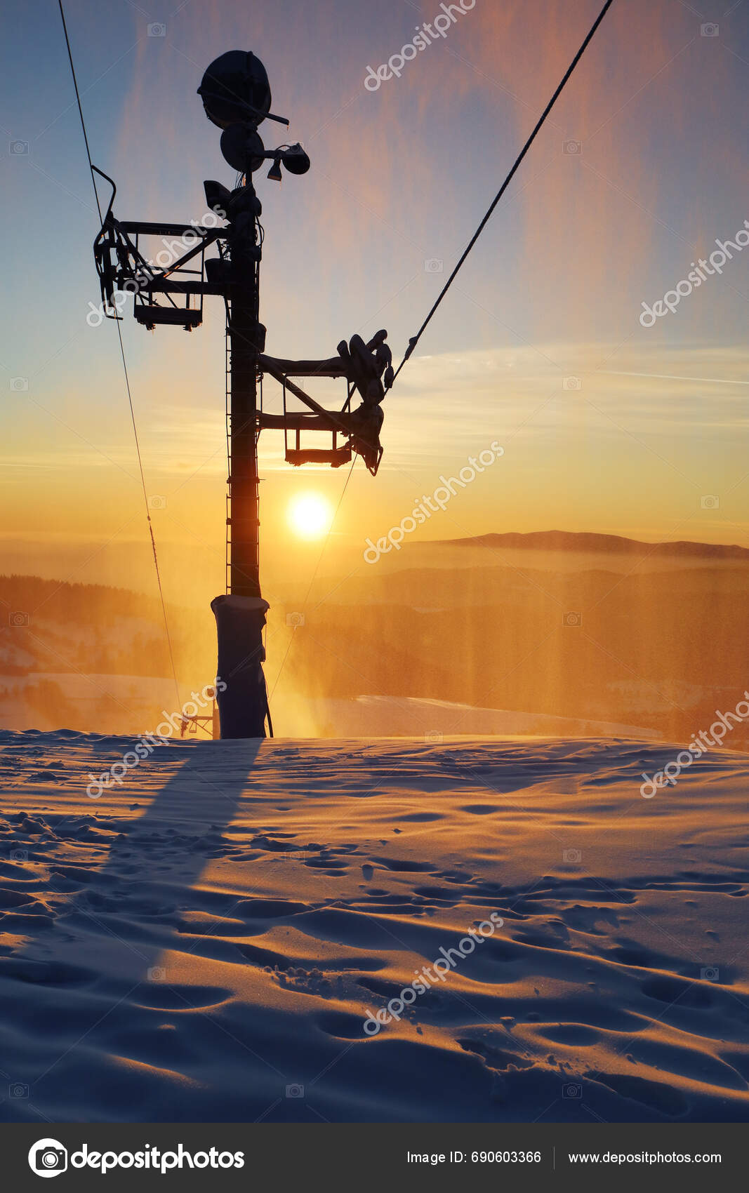 Ski Lift Sunset Sun — Stock Photo © TTstudio #690603366