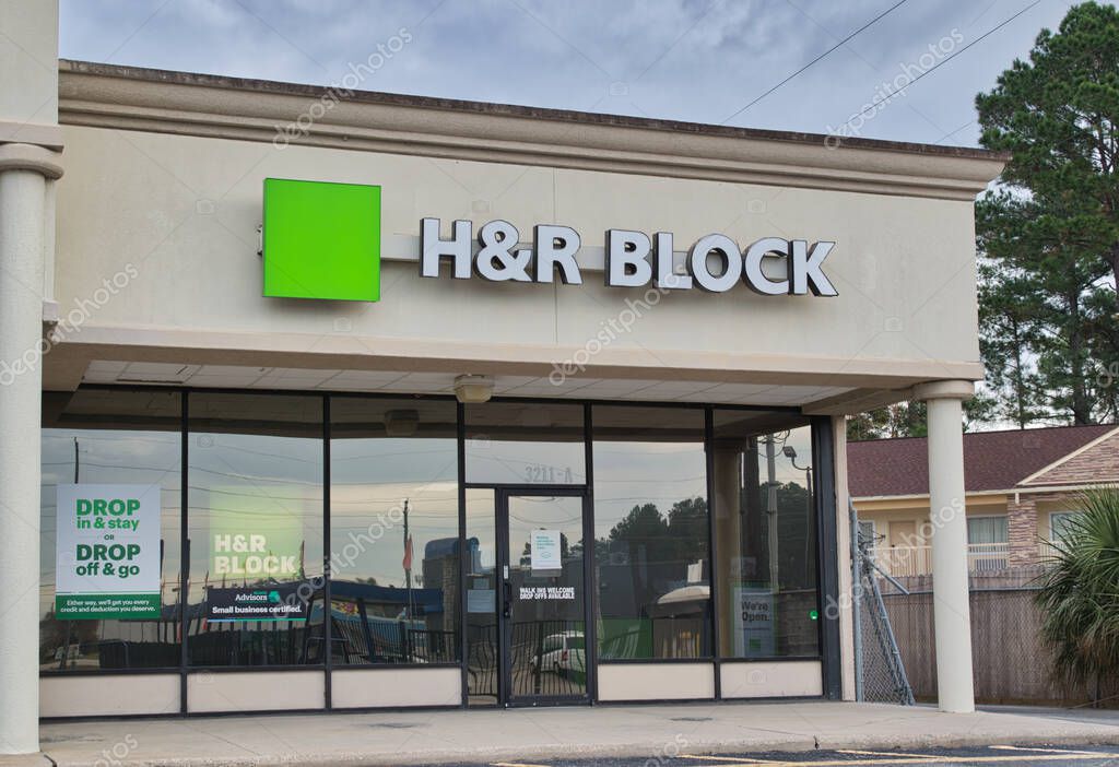 Houston, Texas Estados Unidos 12-03-2021: H & R Block tax office ...