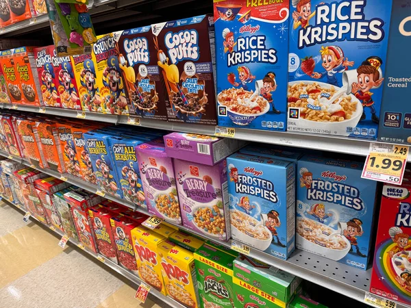 Cereal aisle Stock Photos, Royalty Free Cereal aisle Images | Depositphotos