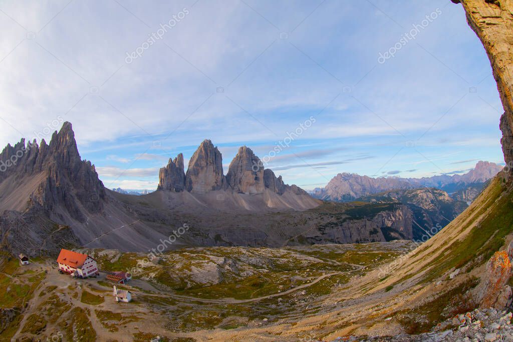 Refugio Tre Cime di Lavaredo Locatelli (Tres picos de Lavaredo o Drei ...