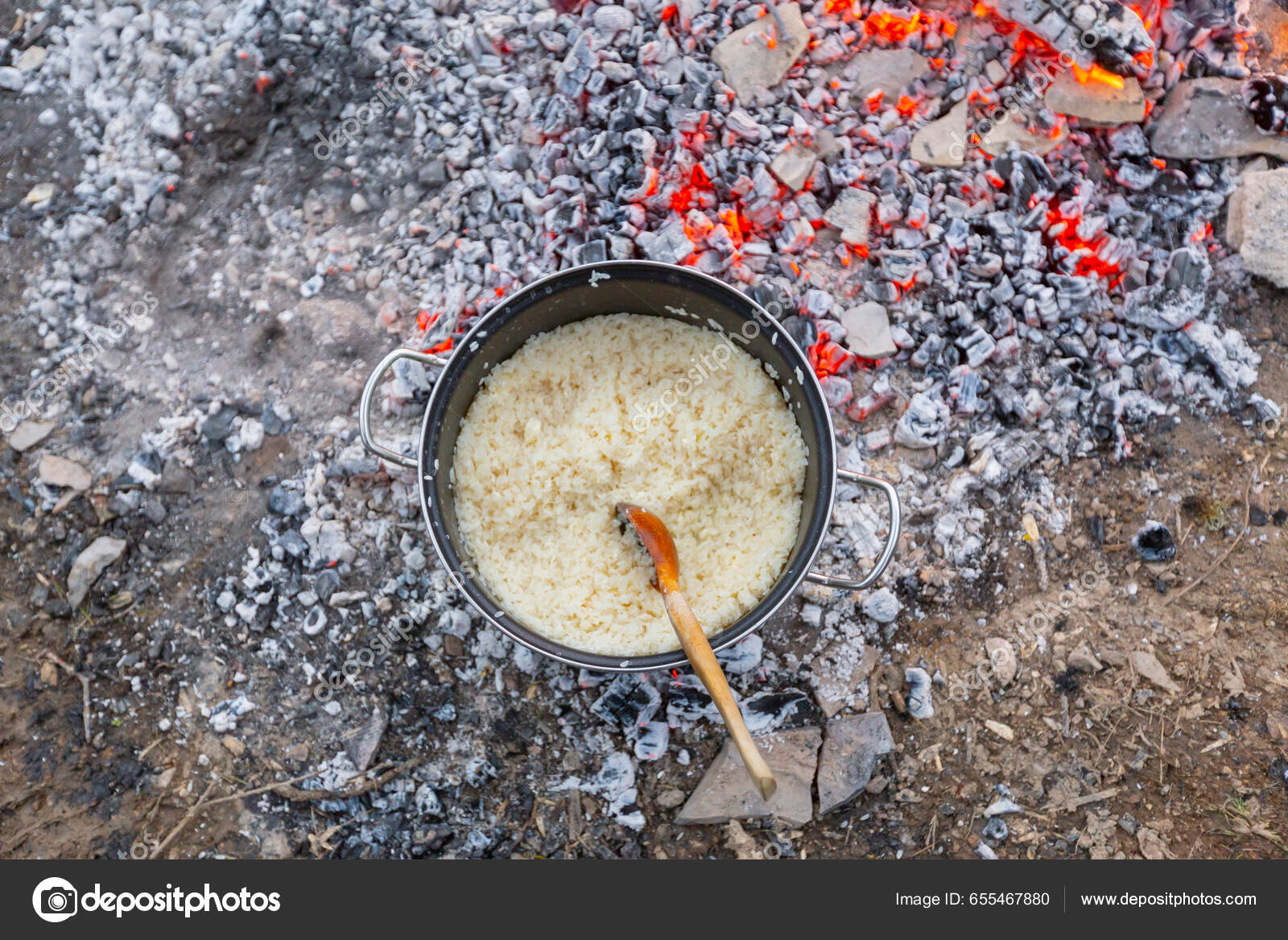 White Rice Cooked Embers Camping Area — Stock Photo © Muhur #655467880