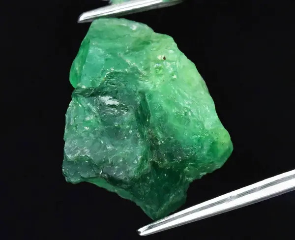 Скачать картинки Us ruling on 836 pound ‘cursed’ emerald, стоковые фото ...