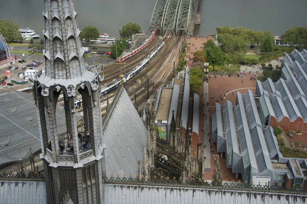 Vista desde la torre sur de la Catedral de Colonia hasta la torre de ...