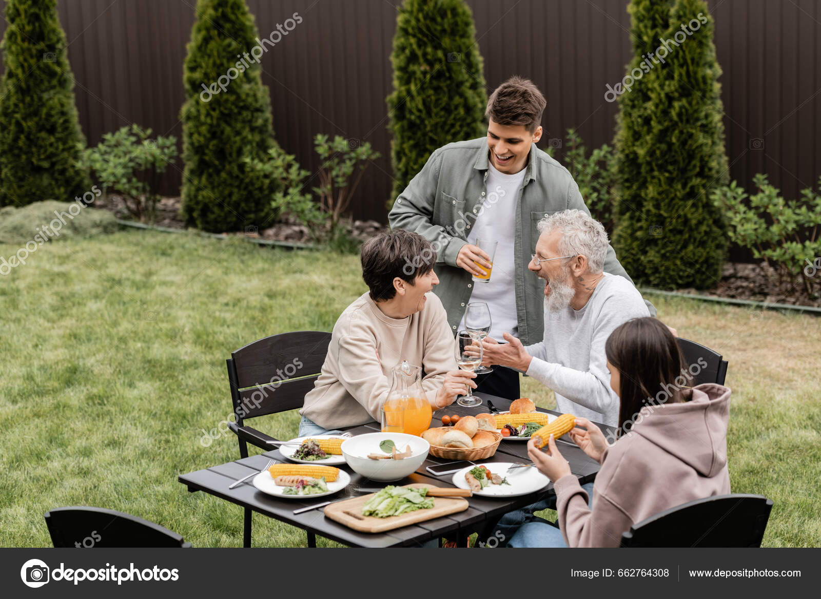 Gambar Orang Gembira