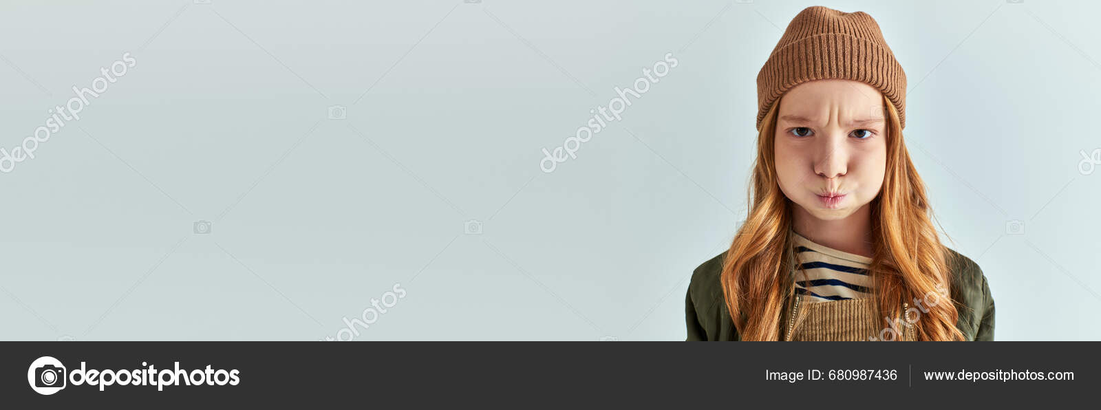 Niña Preadolescente Disgustado Traje Invierno Con Estilo Con Sombrero ...