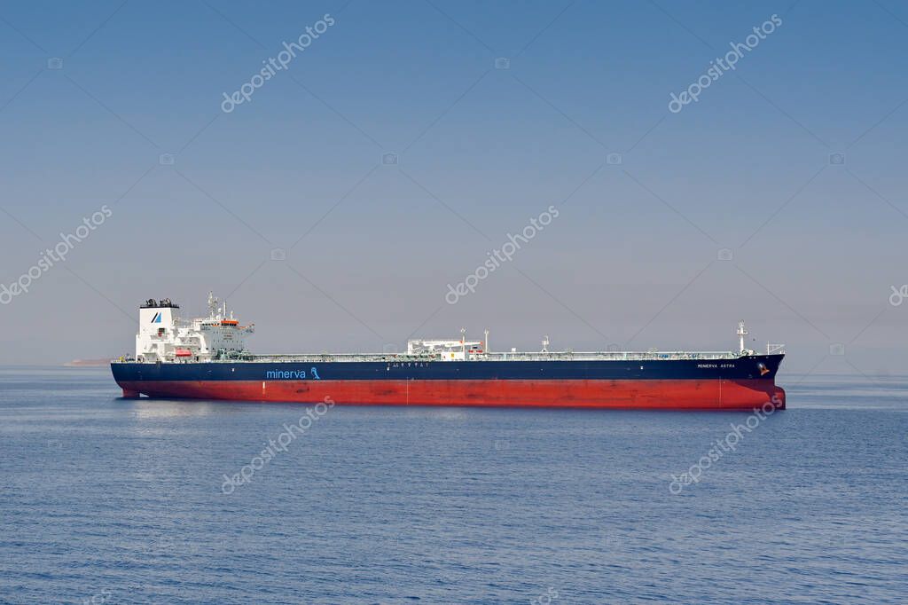 Pireo, Atenas, Grecia - Junio 2022: Gran petrolero Minerva Astra ...