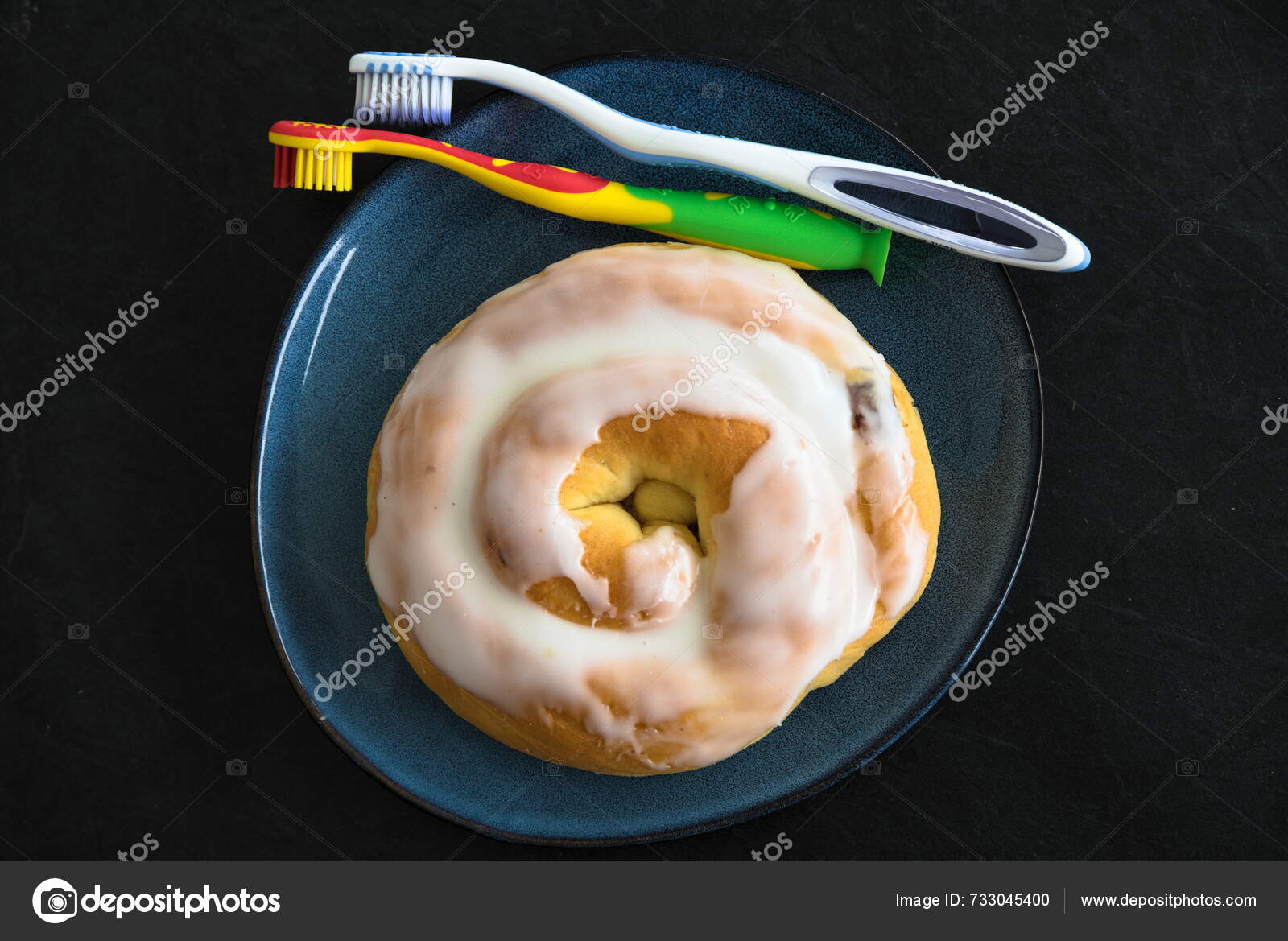Toothbrush Dessert Icing Plate Risk Tooth Decay — Stock Photo © alho007 ...