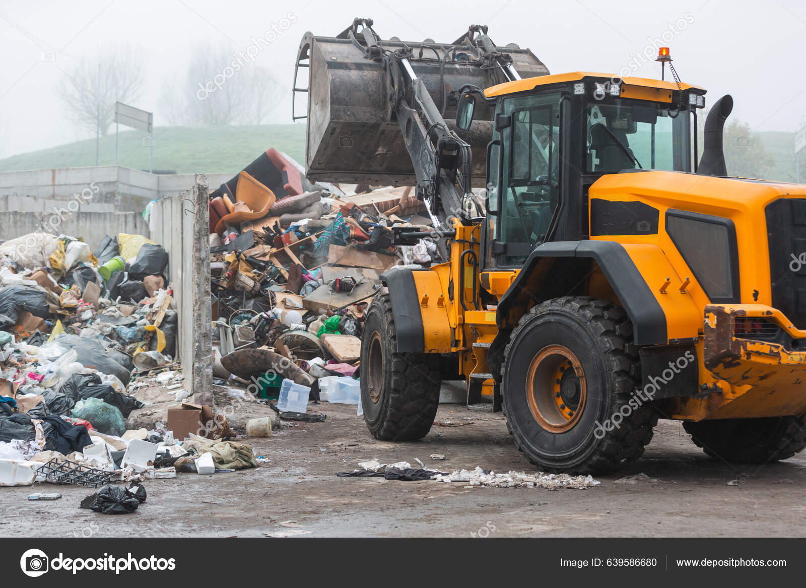 Front Loader Scrap Handling Grapple Bucket Moving Forward Backward Push ...