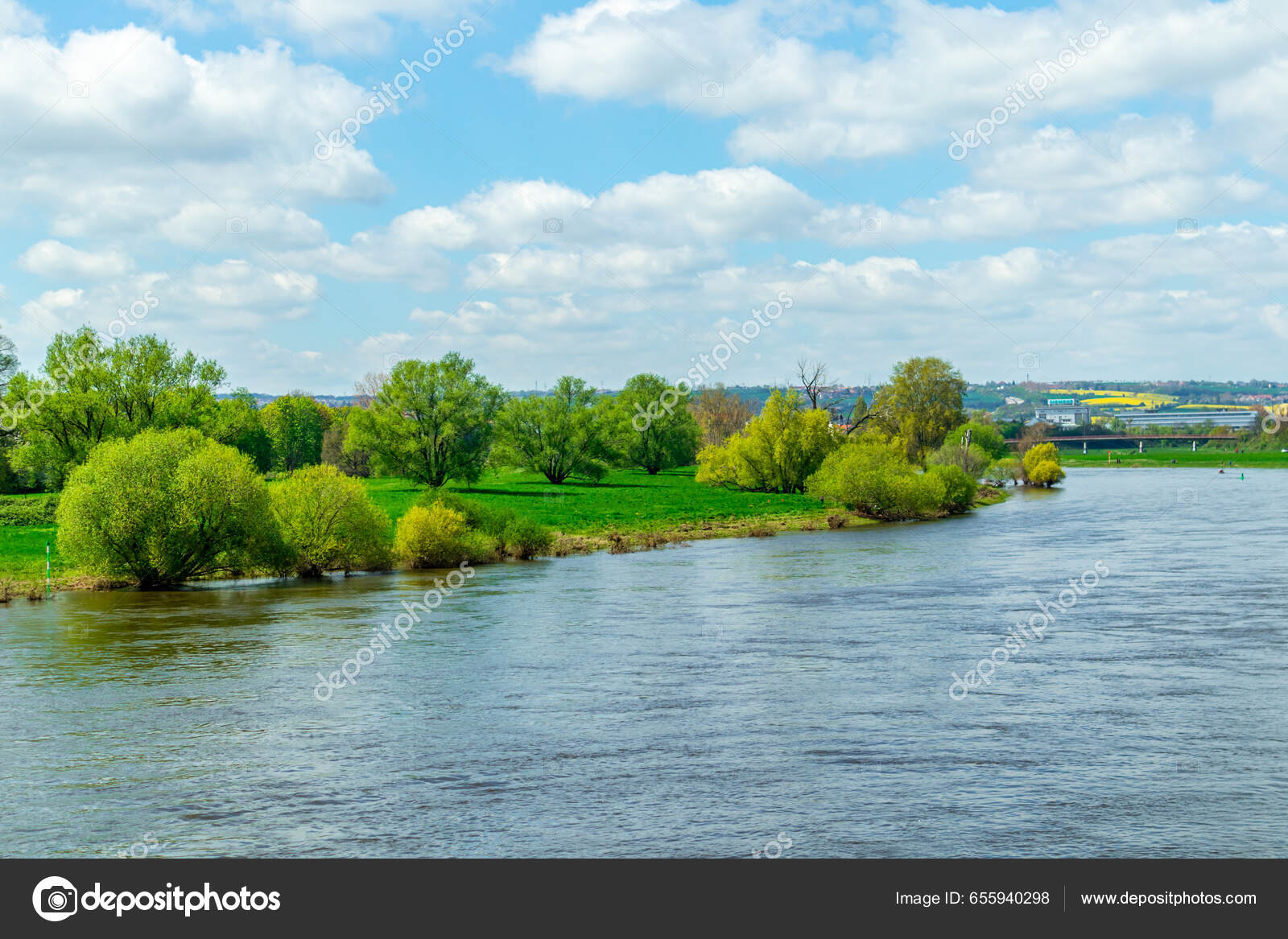 ใบไม สวยงามตามเส นทางรอบ Elbe จาก Meien านเดรสเดนไป Bad Schandau แซกโซน ...