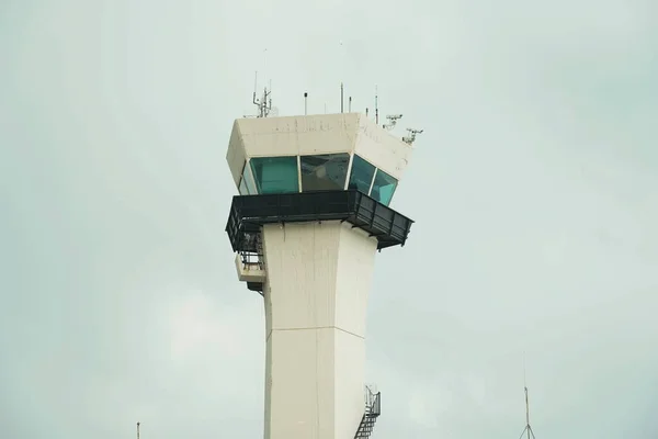 Fotos de Control tower airport, Imagens de Control tower airport sem ...