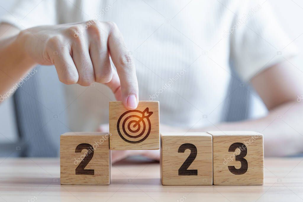 Bloque 2023 con icono de diana. Conceptos de meta, meta, resolución ...