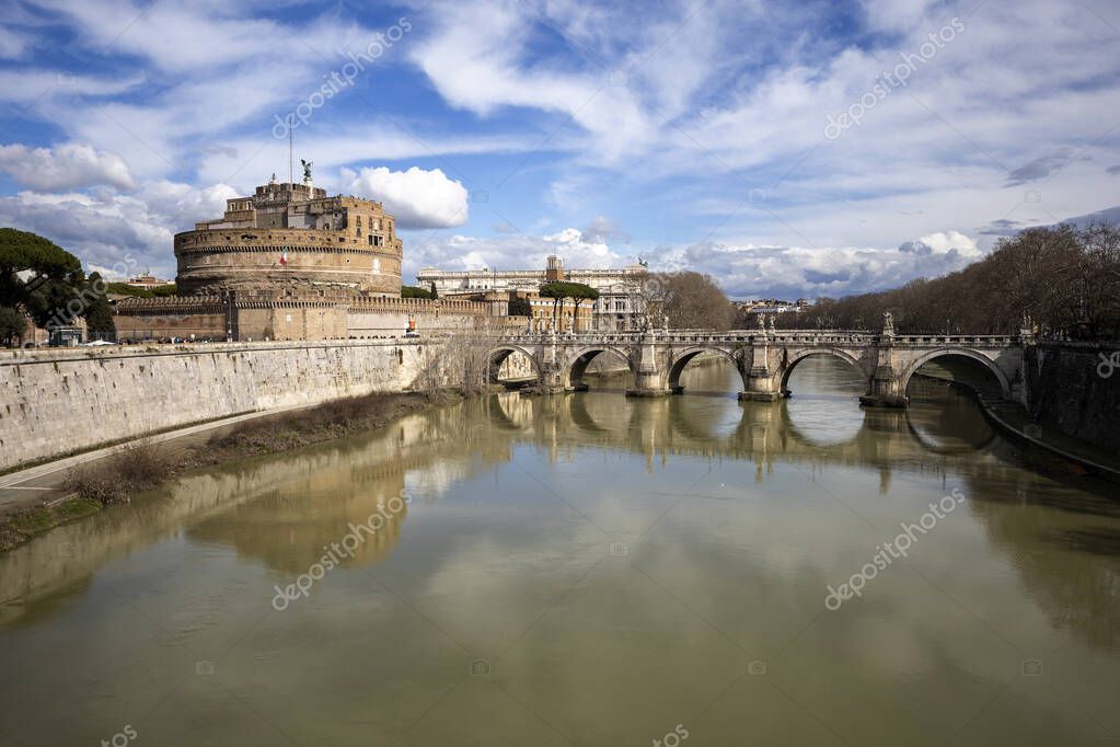 Castel Sant Angelo o Mausoleo de Adriano en Roma Italia, construido en ...