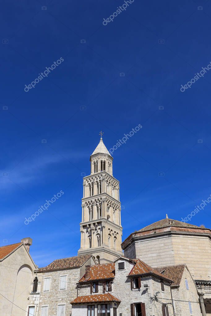 Torre de la Catedral de Santa Domniusa en el centro de Split, Dalmacia ...