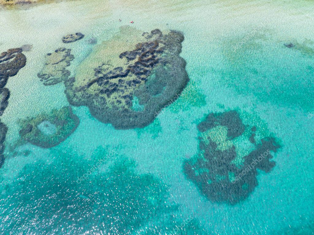 Vista aérea de la playa de Notos, isla de Corfú. Grecia. Bañistas ...