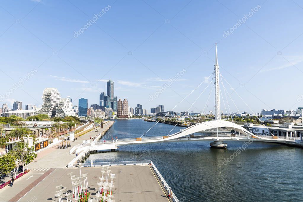 Kaohsiung, Taiwán- 23 de marzo de 2023: Vista del hermoso puente Dagang ...
