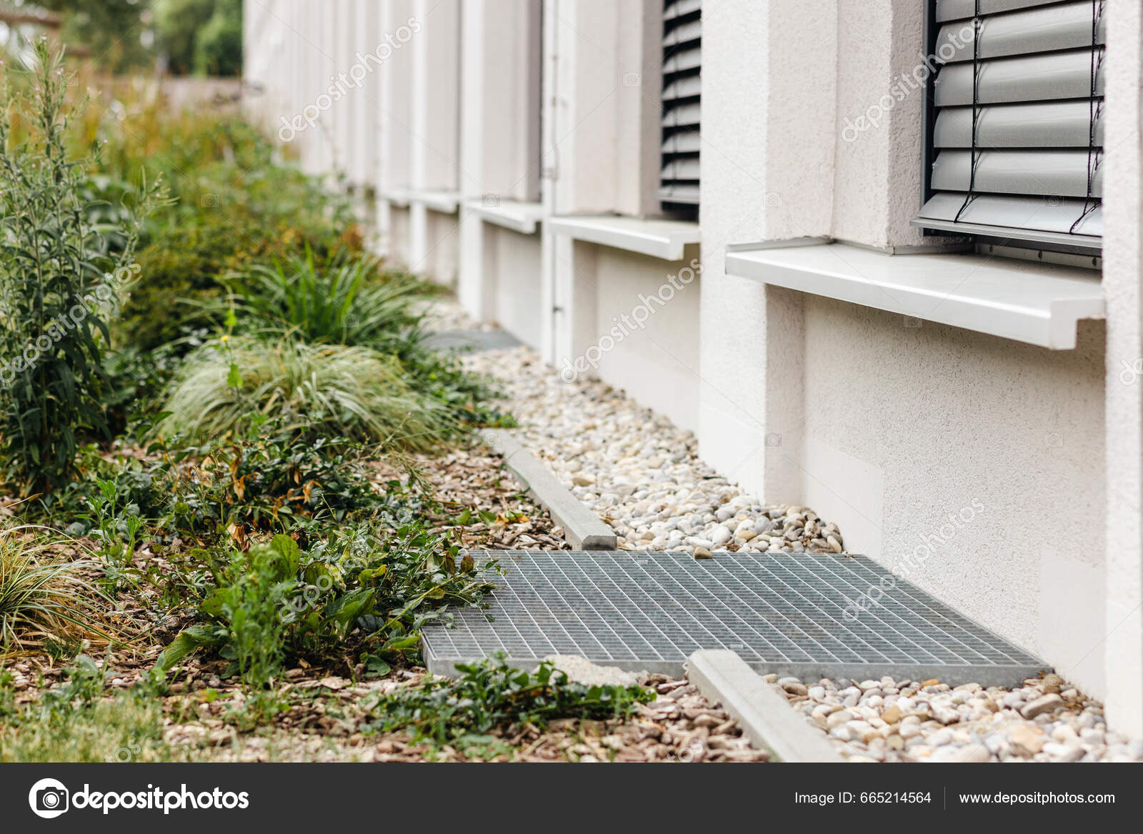 Water Drainage Perimeter Building French Drain System Pebbles Rainwater ...
